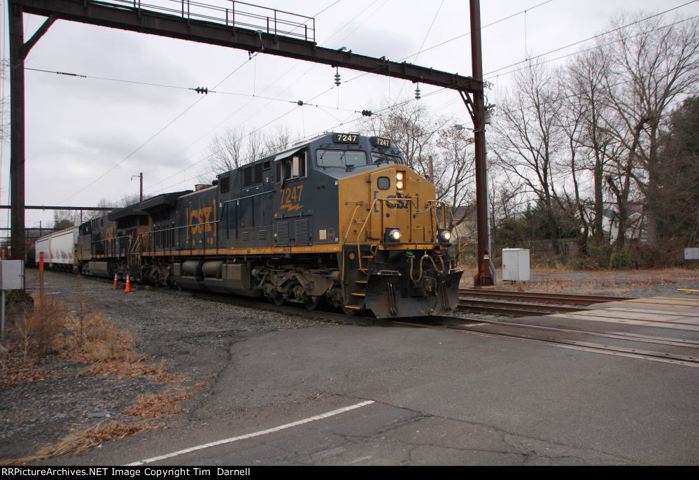 CSX 7247 leads M404